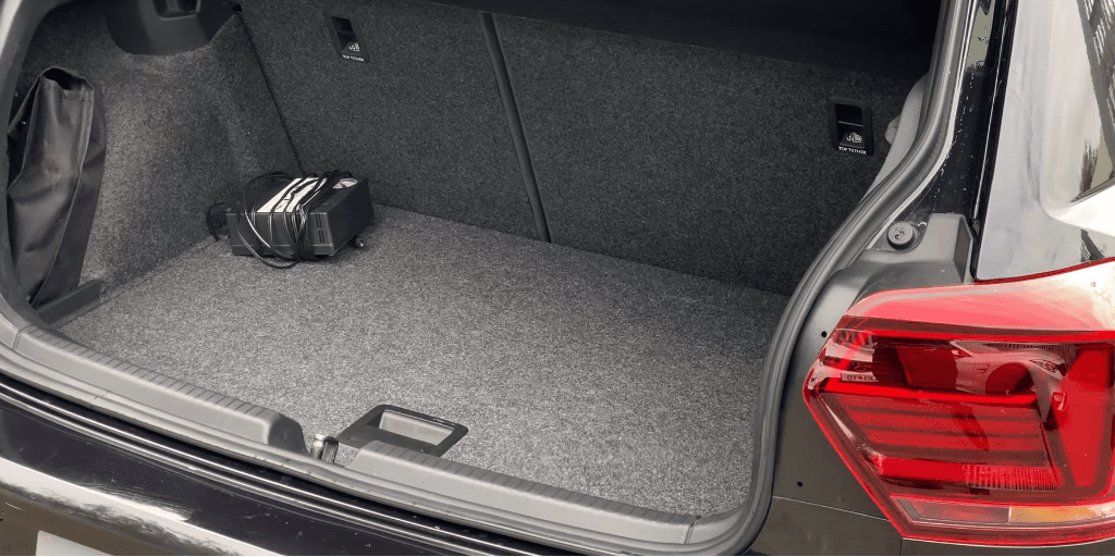 Turn Lights when Hatch Open, volkswagen polo 2017